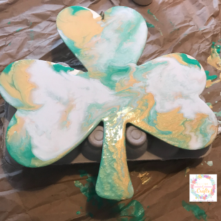 Using the Direct Pour Method Painting Technique